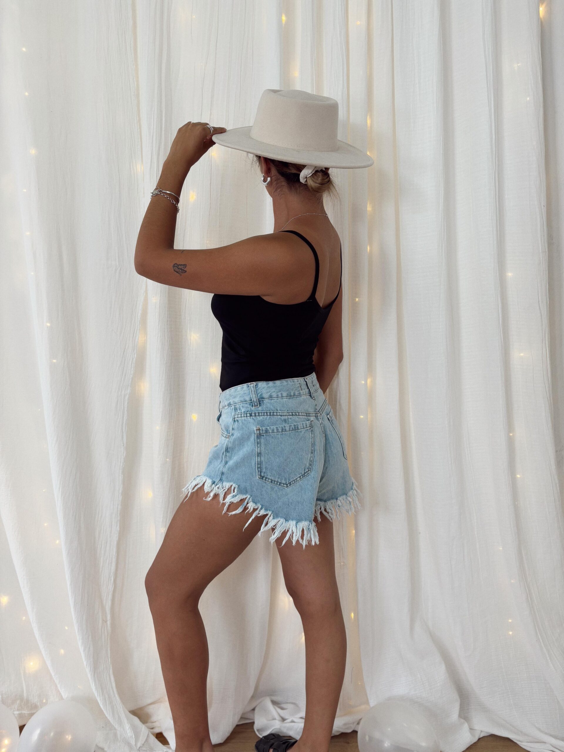 SHORT RIGIDO CON FLECOS - Diosas Fem