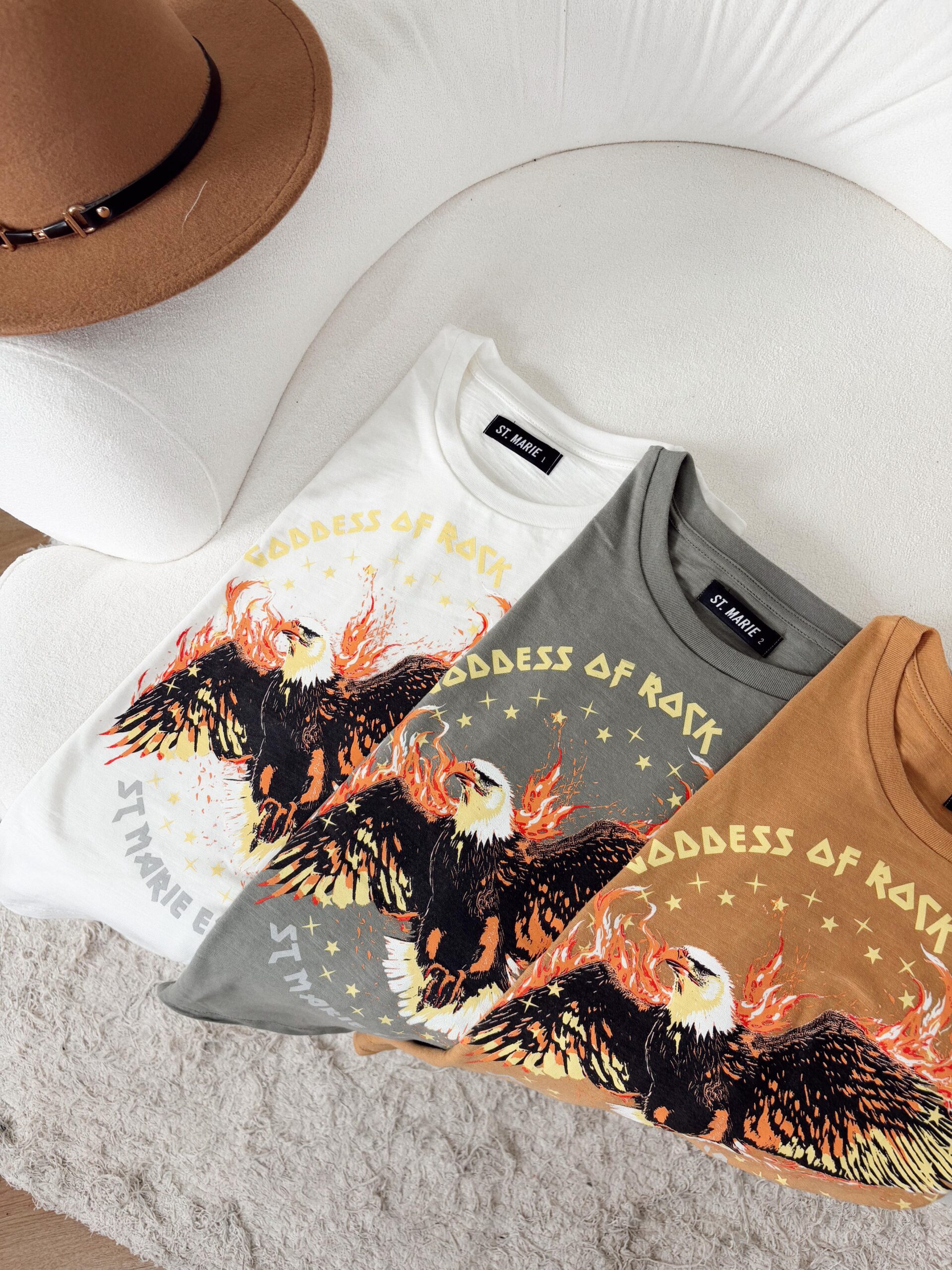 REMERA FERGUS ST MARIE - Diosas Fem