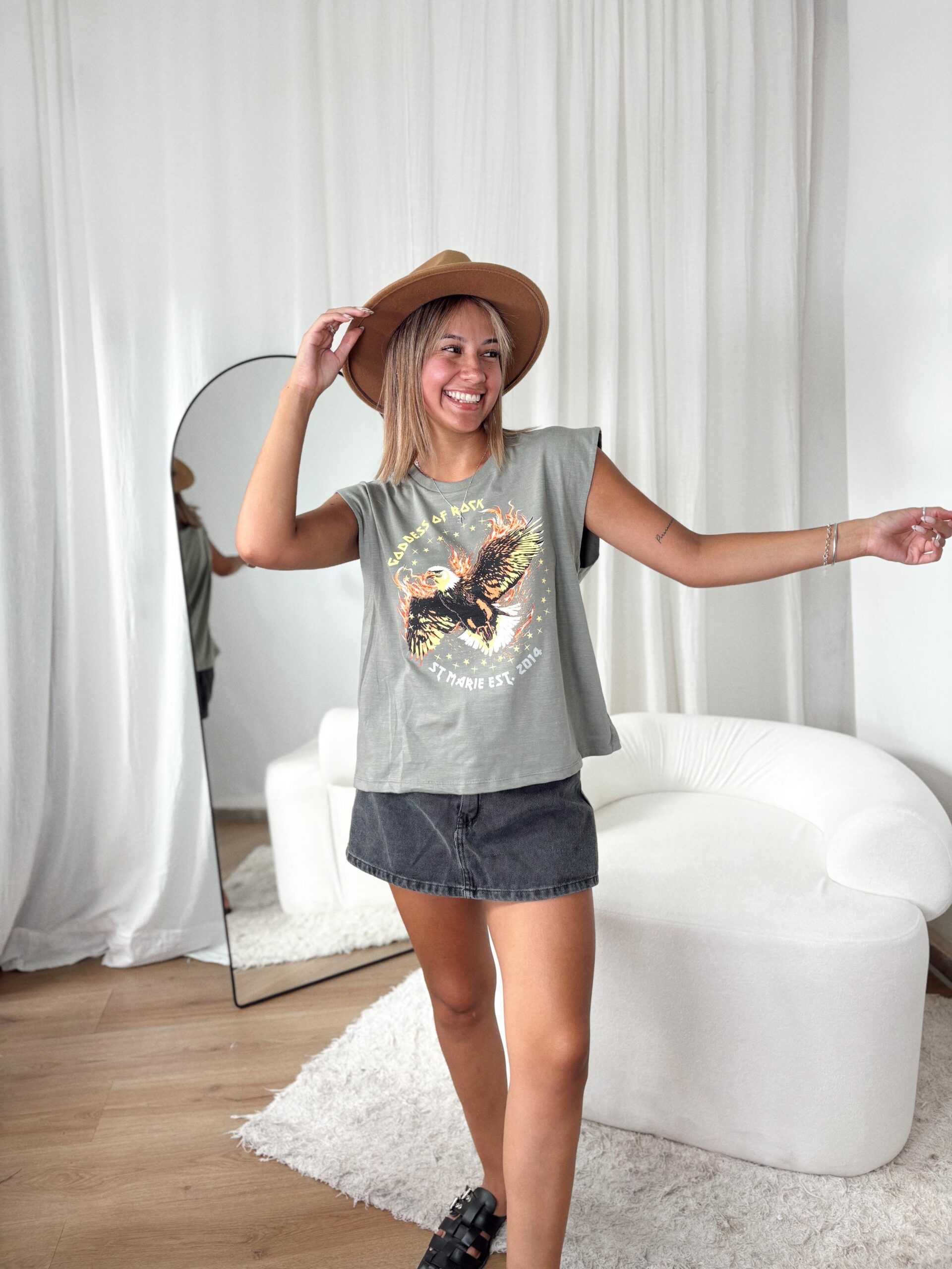 REMERA FERGUS ST MARIE - Diosas Fem